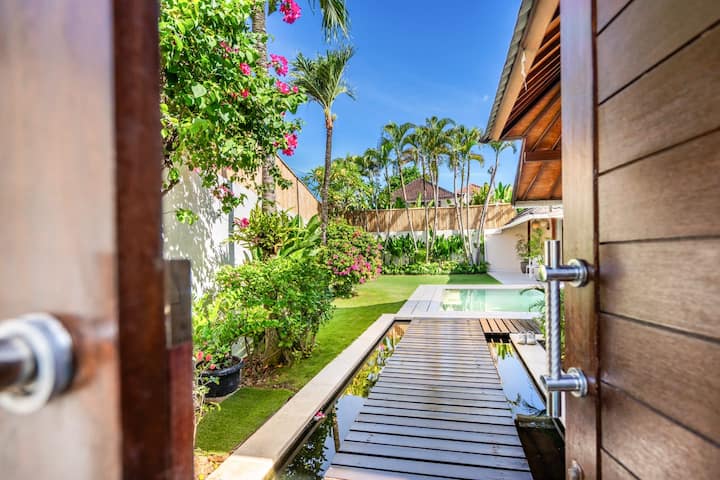Spacious 4br Family Villa With Private Pool - Seminyak