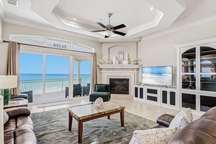 Beachfront Estate W/ Hot Tub & Epic Sunsets - Treasure Island, FL
