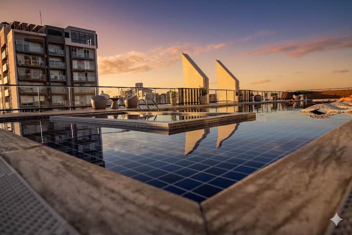 Lujo En Equipetrol | Cine Y Jacuzzi - Bolivia