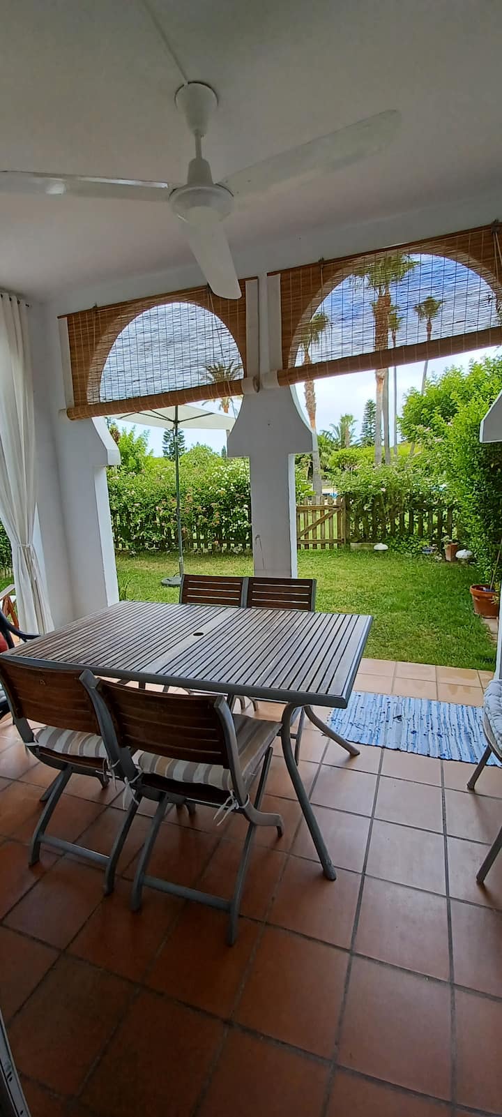 Bonito Apartamento Con Jardín Privado. - Rota