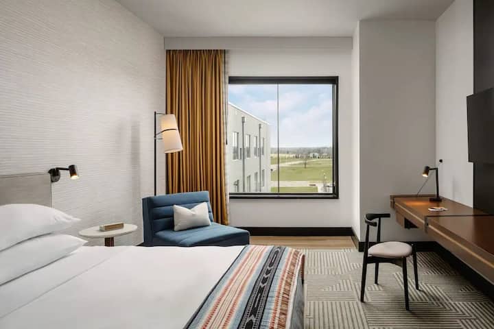 King | Hotel Tupelo | Downtown Boutique - Tupelo, MS