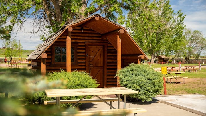 2-room Camping Cabin W/ A/c | Sleeps 6 - Sheridan, WY