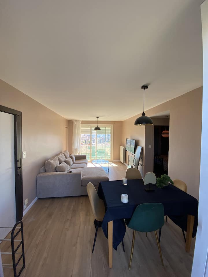Appartement Lumineux Avec Terrasse Et Vue Dégagée - Marseille