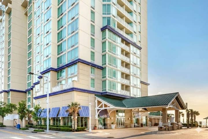 Oceanside Bliss – 4 Rooms, Local Adventure Awaits - Virginia Beach, VA