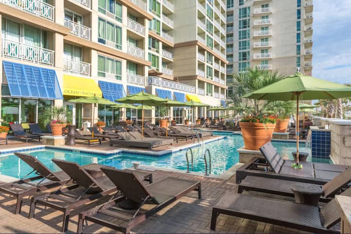 Tranquil Oceanside – 4 Rooms Near Attractions - Virginia Beach, VA