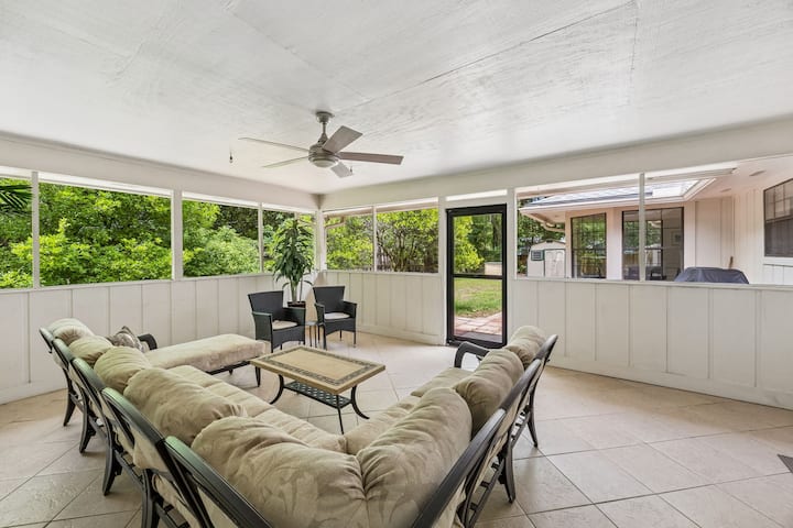 Quiet Neighborhood, Fenced Yard, Dog Friendly - American Beach, FL