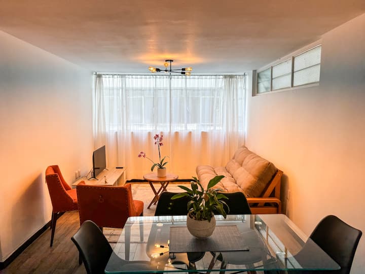 Spacious Apartment In Downtowns Historic District - Puebla