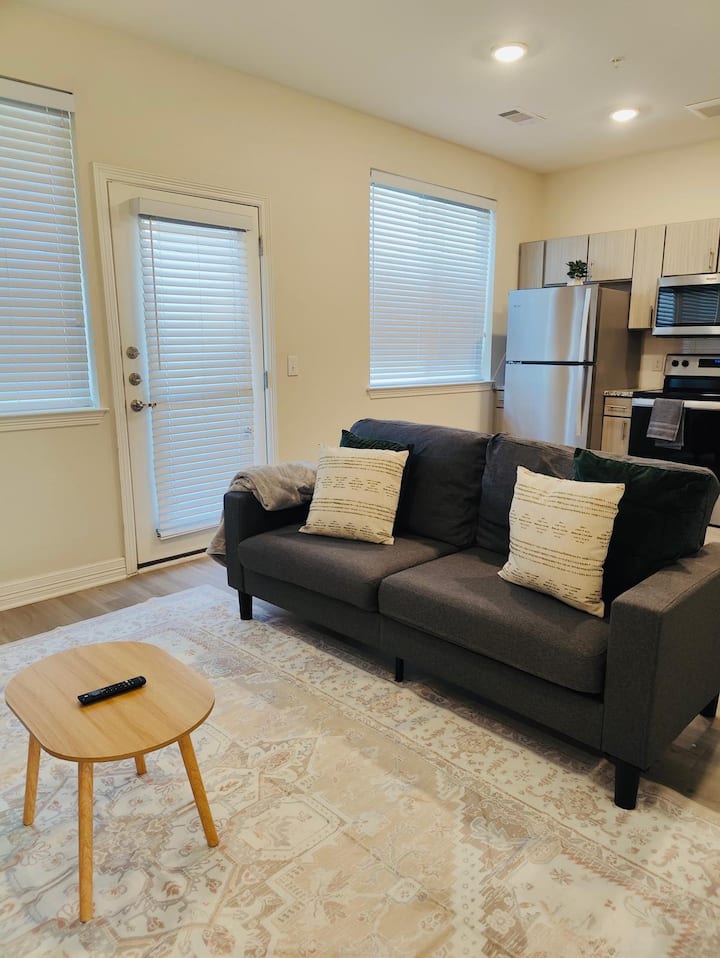 Modern Apartment Near Cedar Park- Austin W Bedroom - Leander, TX