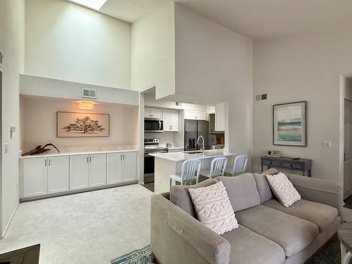 Sunny 2-bed, 2-bath Condo In Mt Pleasant’s Heart. - Mount Pleasant
