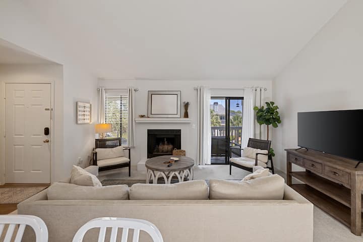 Sunny 2-bed, 2-bath Condo In Mt Pleasants Heart. - Mount Pleasant, SC
