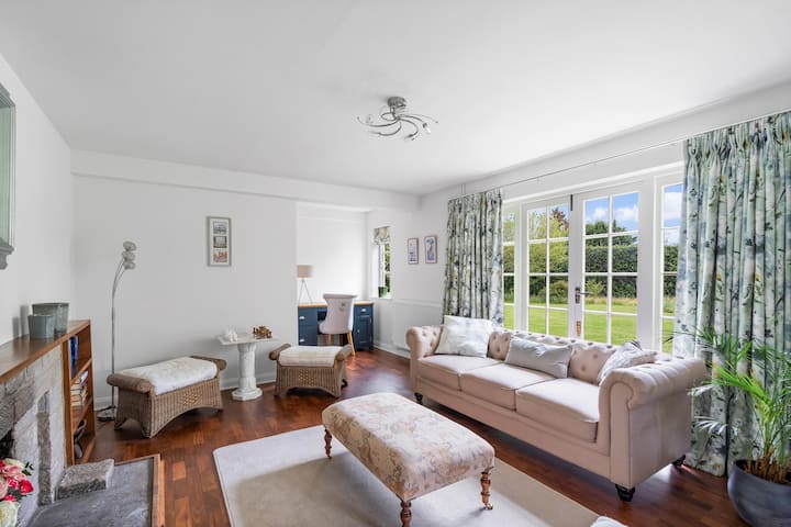 Dairy Close | Parking | By My Getaways - Uckfield