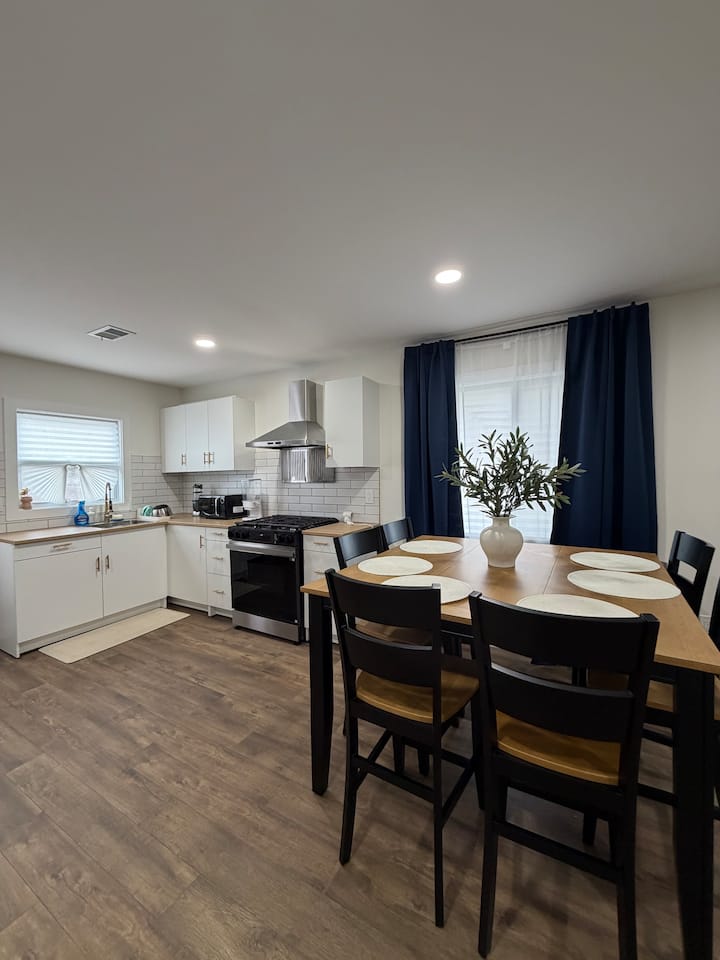 Charming 3bed Near Downtown Detroit - Detroit, MI