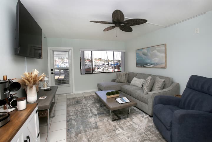 Marinafront Condo W/ Lanai, Pool & Sunset Views - Burnt Store Marina