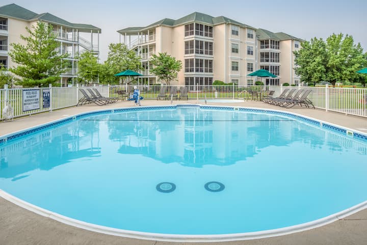 Romantic Studio Stay | Onsite Pool | Free Parking - Ridgedale, MO