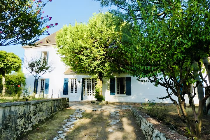 Le Tsilaosa Piscine-charme-détente - Bergerac