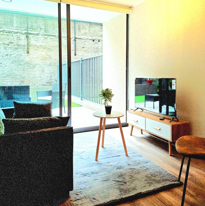 Amplio Departamento Con Patio Exterior - Chile