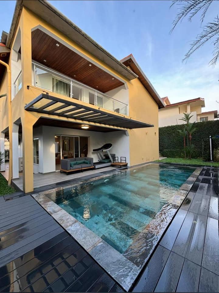 Villa Oasis F5 Avec Piscine, Angré 8e Tranche - Abidjan