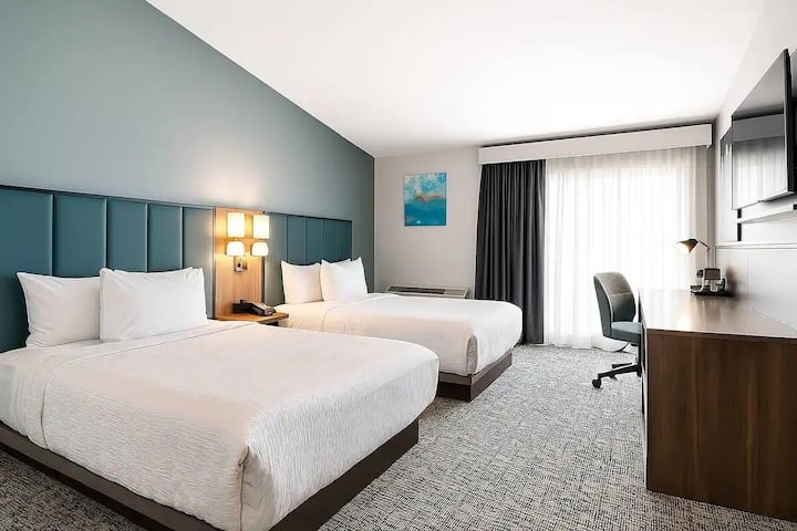 Wyndham Geneva | 2 Queen | Wine Country Base - Geneva, OH