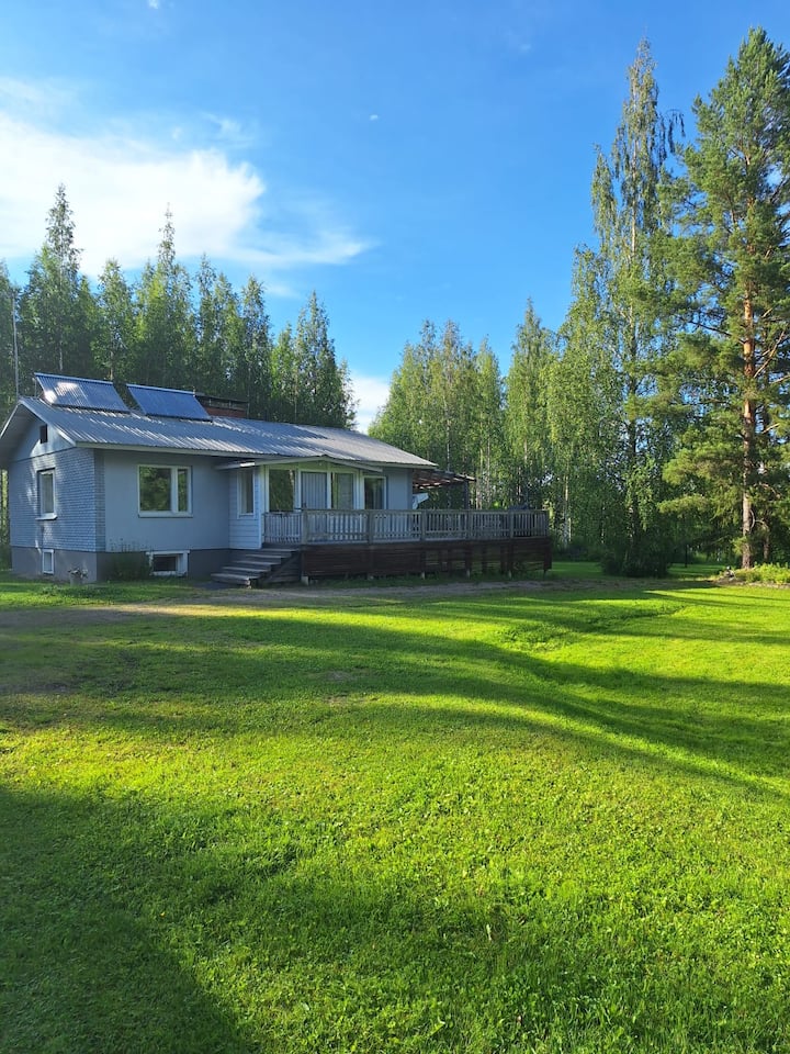 Mökki/talo Kosken Läheisyydessä - Uurainen