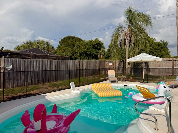 Largo Pool Home Near Gulf Beaches - Largo, FL