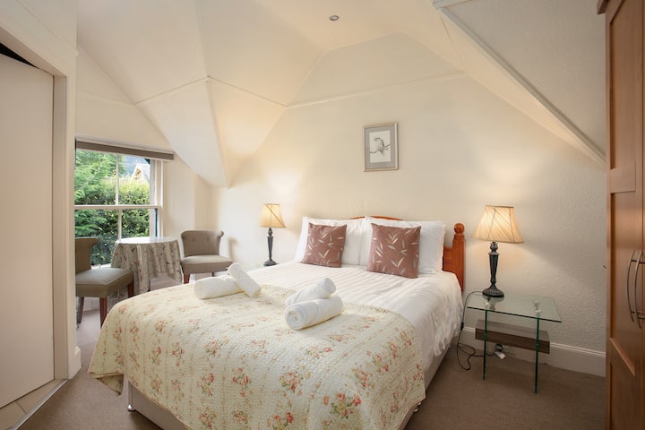 Regular Double Room With Ensuite Shower - Pitlochry