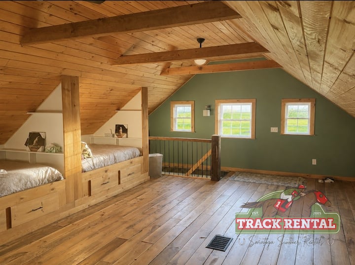 Experience The Excitement Of Saratoga From Your Ow - Greenwich, NY