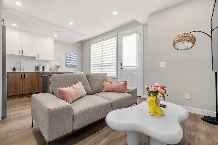 King Bed | Min To Uofc | New - Calgary