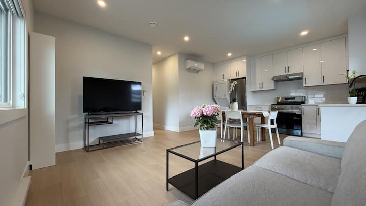 Brand New Spacious 4br Home In North Burnaby - Burnaby