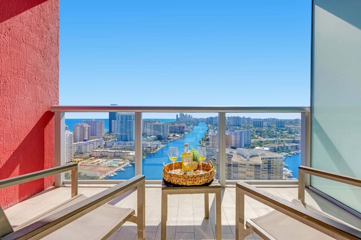 Beachwalk 26th Fl Bay & Miami Skyline - Hallandale Beach, FL