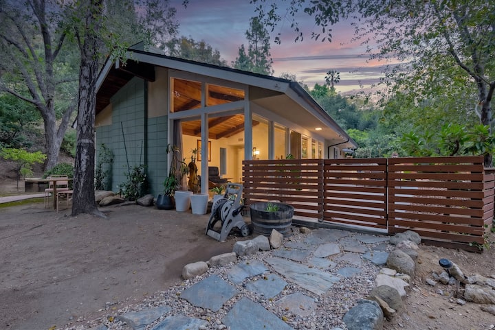 Serene Home Near Rose Bowl With Hot Tub - Pasadena, CA