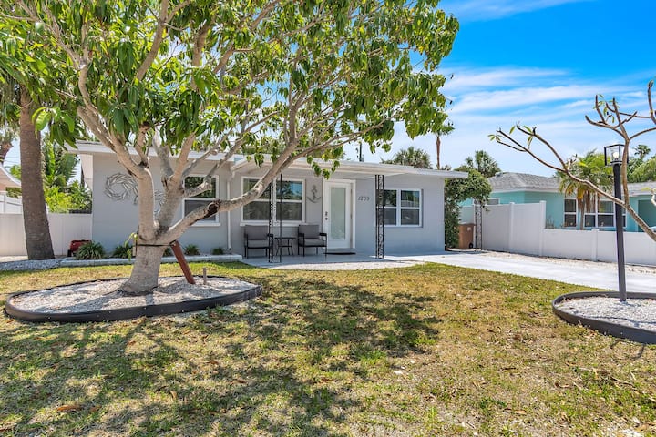 2br+in-law Suite-walk 2 Beach-sunsets And Sand - Indian Rocks Beach, FL