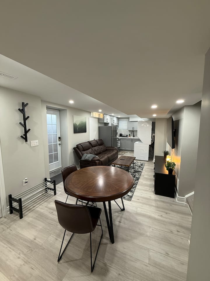 Modern Private 2br Basement Suite W/ Parking - Brampton