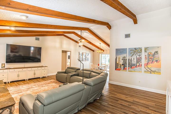 Sunkissed Sassa|8ppl|yard|1dogok - Homosassa