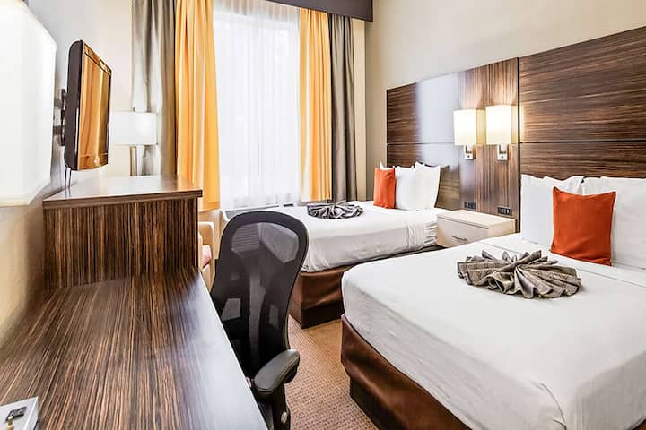 Group Vacay Hub W/ Pool Close To Seaworld| 4 Units - Orlando, FL