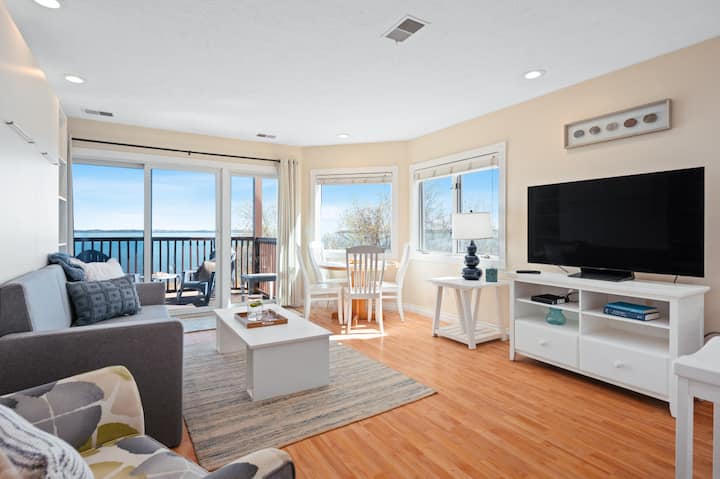 Waters Edge 220|beachfront|balcony|near Downtown - Traverse City