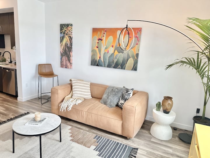 Stylish Penthouse • Pool• Hottub•gym• Free Parking - Koreatown - Los Angeles