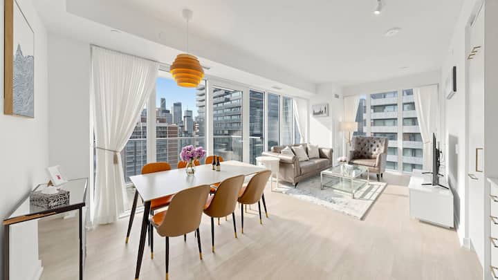 Deluxe 2br Getaway /Parking & City View @Yorkville - Toronto