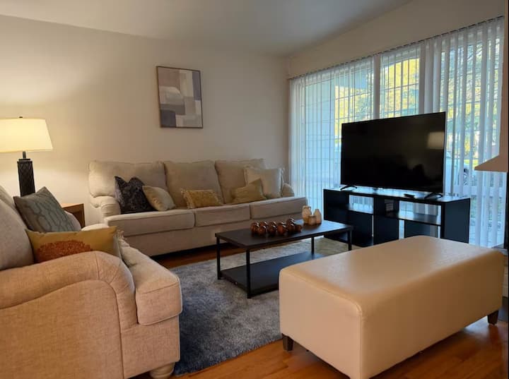 Accessible Bellevue Rambler | 3br Family Stay - Bellevue