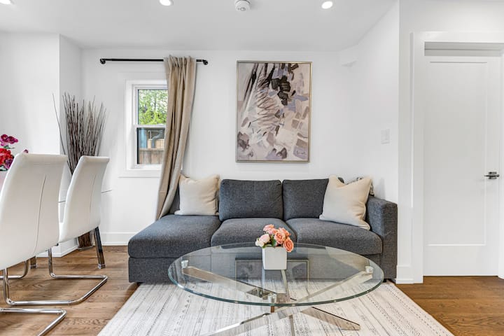Stylish New Build | 2br Free Parking Ttc - Toronto