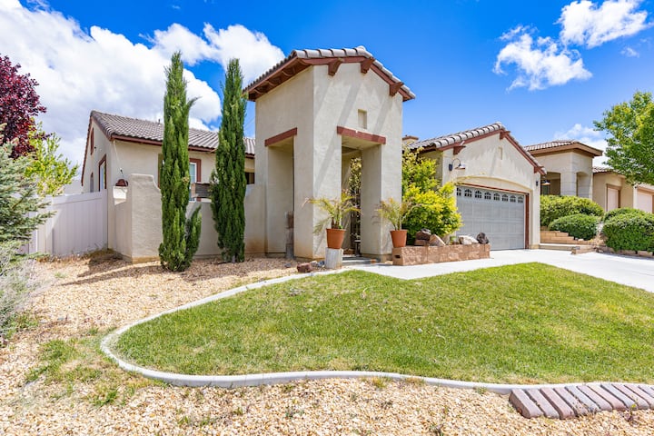 Modern Home Prime Location Loaded With Extras - Tehachapi, CA