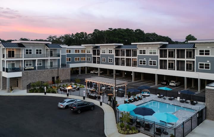 Designer Coastal Flat Near Trails, Downtown, Beach - Rehoboth Beach, DE