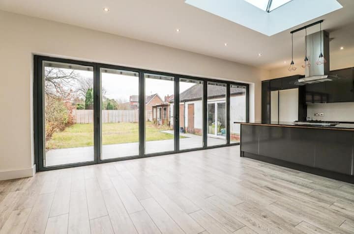 Royal Birkdale Golf -Fabulous 5 Bed Detached House - Southport