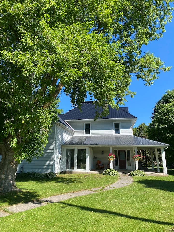 Mapleridge Retreat|riverfront Farm - Ottawa