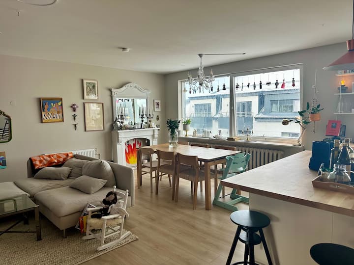 Bright & Spacious Flat In The Heart Of Reykjavík - Reykjavik