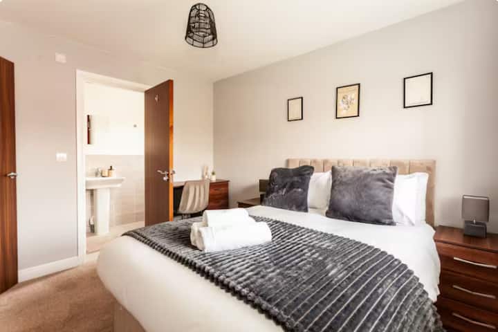 Modern 3br Home | Monthly Deals | Sleeps 7 - Glossop