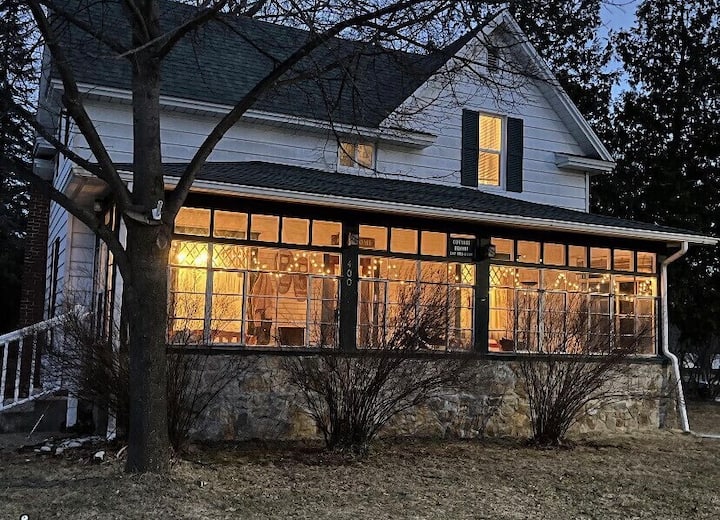Charlevoix Mi Home. - Charlevoix, MI