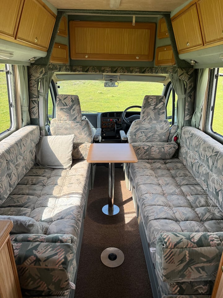* Retro Auto-sleeper Camper Stay - Llanberis