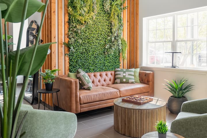 Best Value · Boutique · Free Breakfast Included - Bentonville, AR