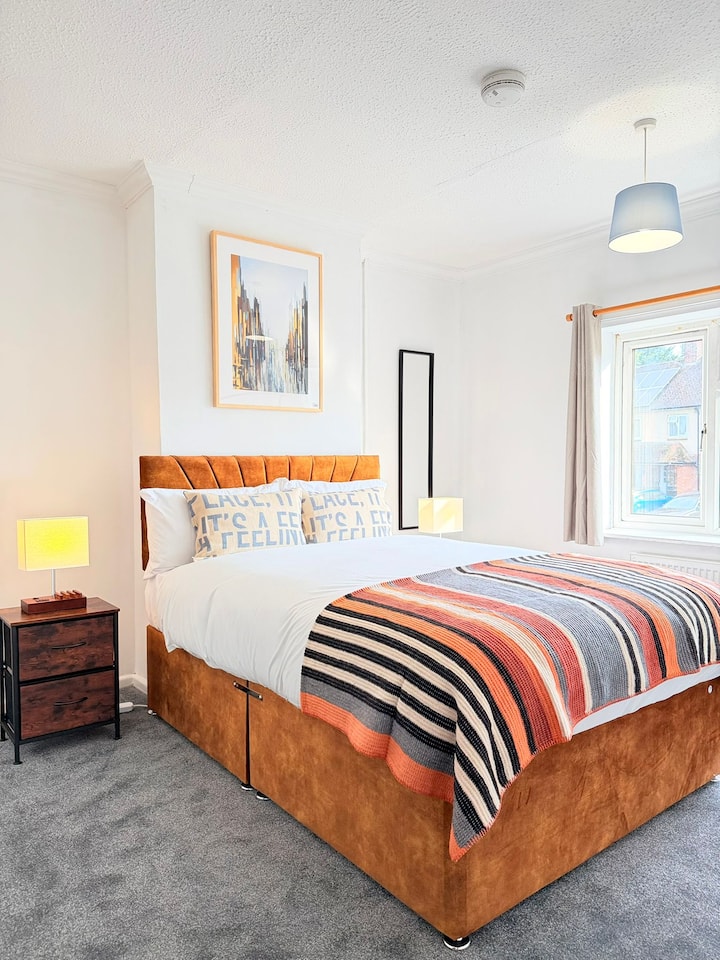 New 4br Home | 2 Parking Spaces | Sleeps 5 - Banbury