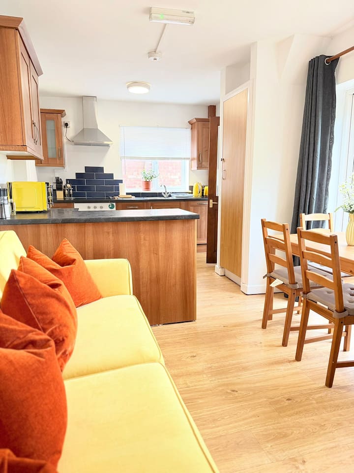 New 4br Home | 2 Parking Spaces | Sleeps 5 - Banbury